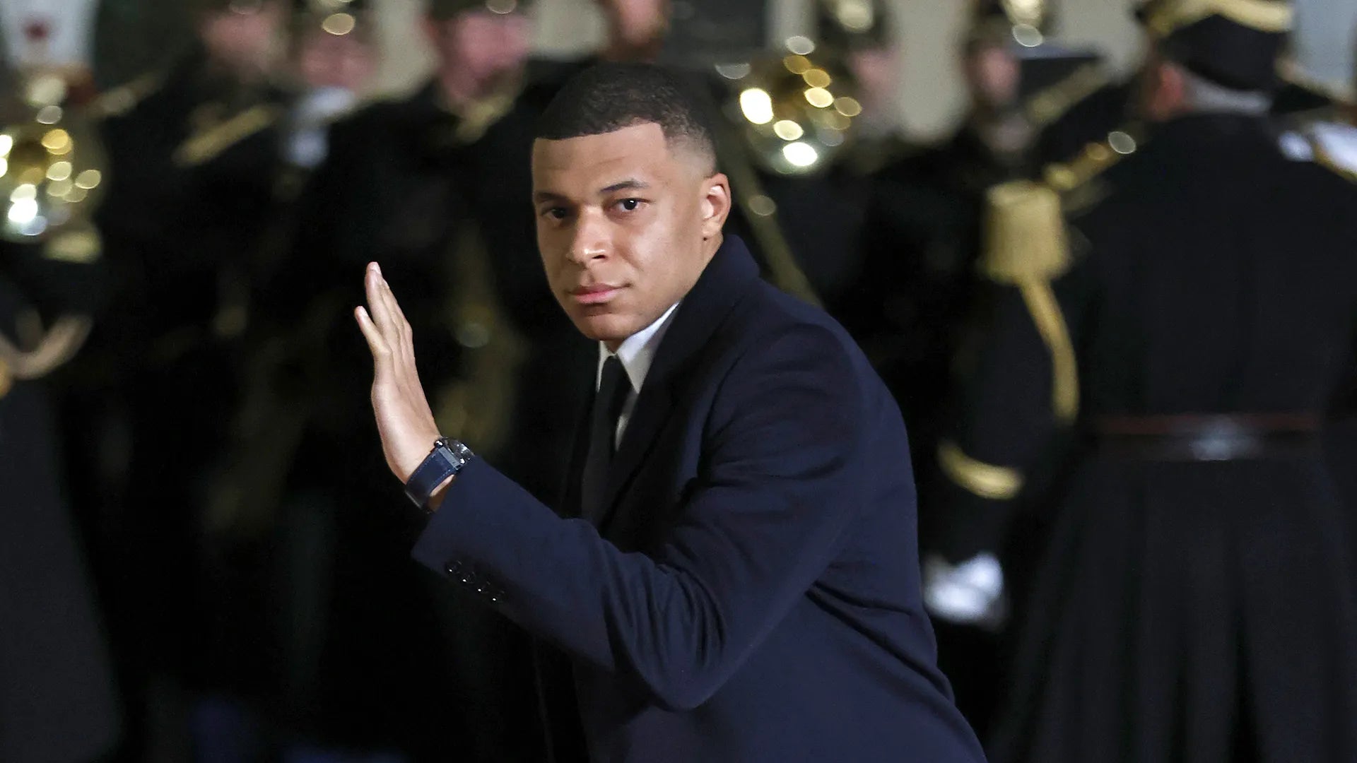 Kylian Mbappé a exhibé sa montre de luxe la plus somptueuse lors de son ...